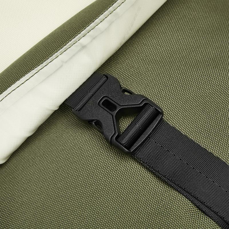 男子折扣專區 - 配飾 *多件折扣專區：藍色及紅色標籤貨品數量可相互計算，但優惠折扣則按其所屬標籤獨立計算。此優惠適用於退貨及換貨（受條款及 ...